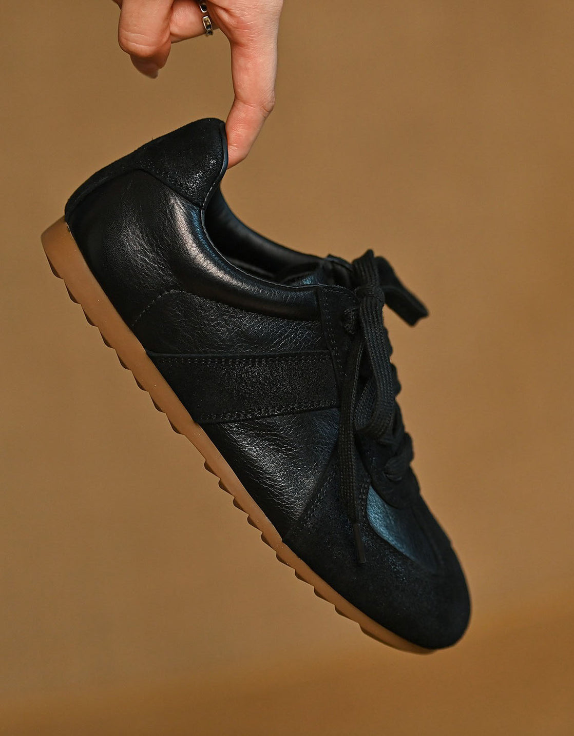 Real Leather Comfortable Meridian Women's Sneakers Black — Obiono