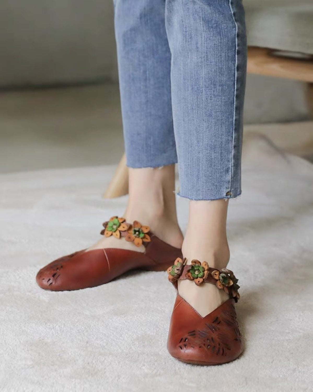 Spring Handmade Flowers Retro Leather Slippers — Obiono